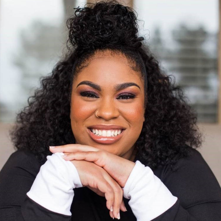 A Conversation with...Angie Thomas – Sadé Magazine